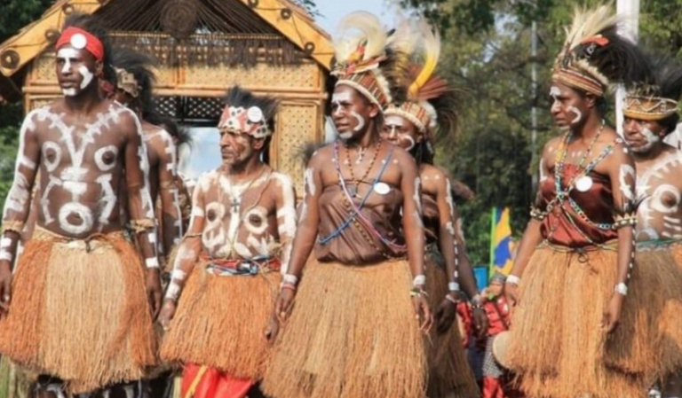 Pakaian Adat Papua | Otobiez